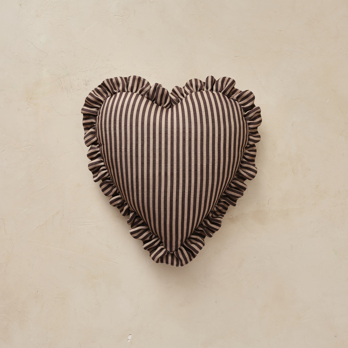 Heart Ruffle Pillow | Finley – House of Noa