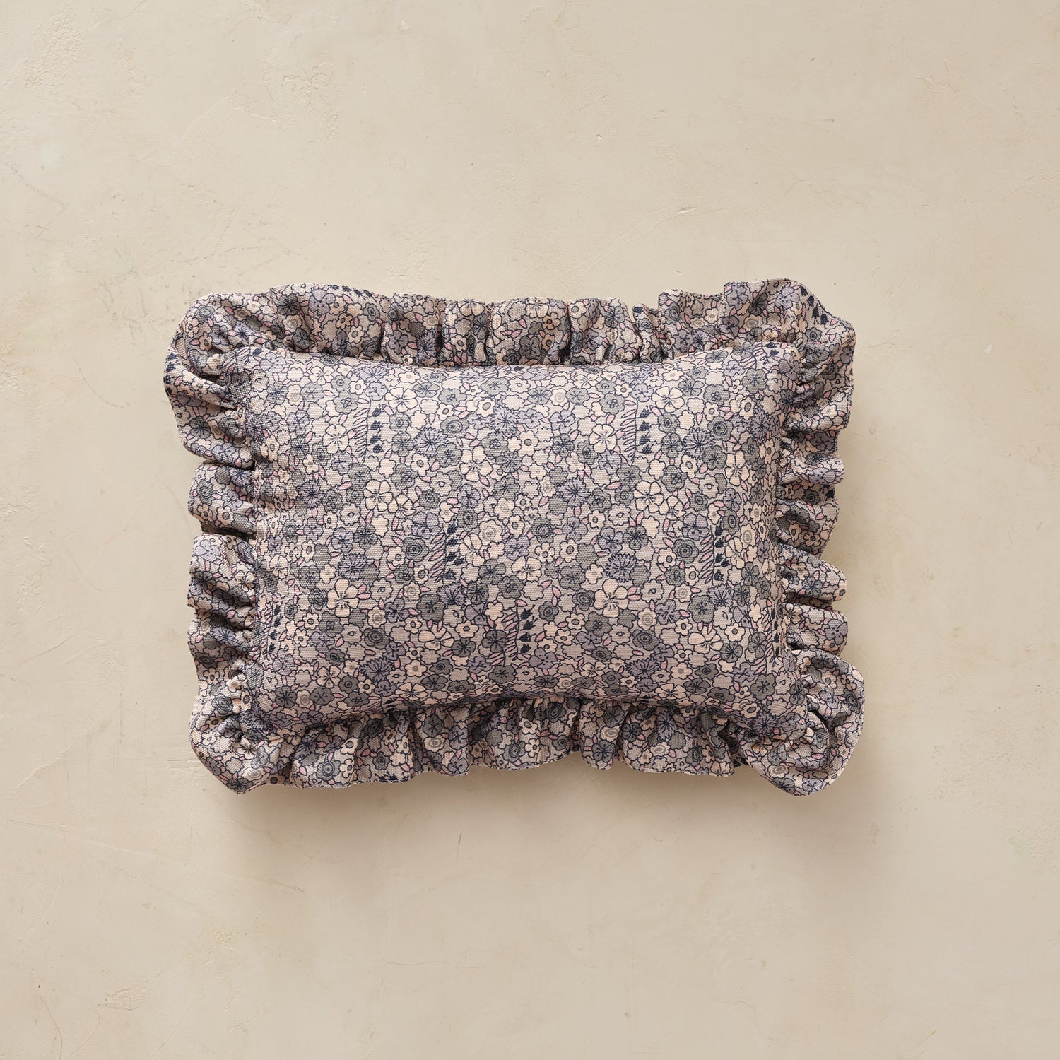 Medium Ruffle Pillow | Marra – House of Noa